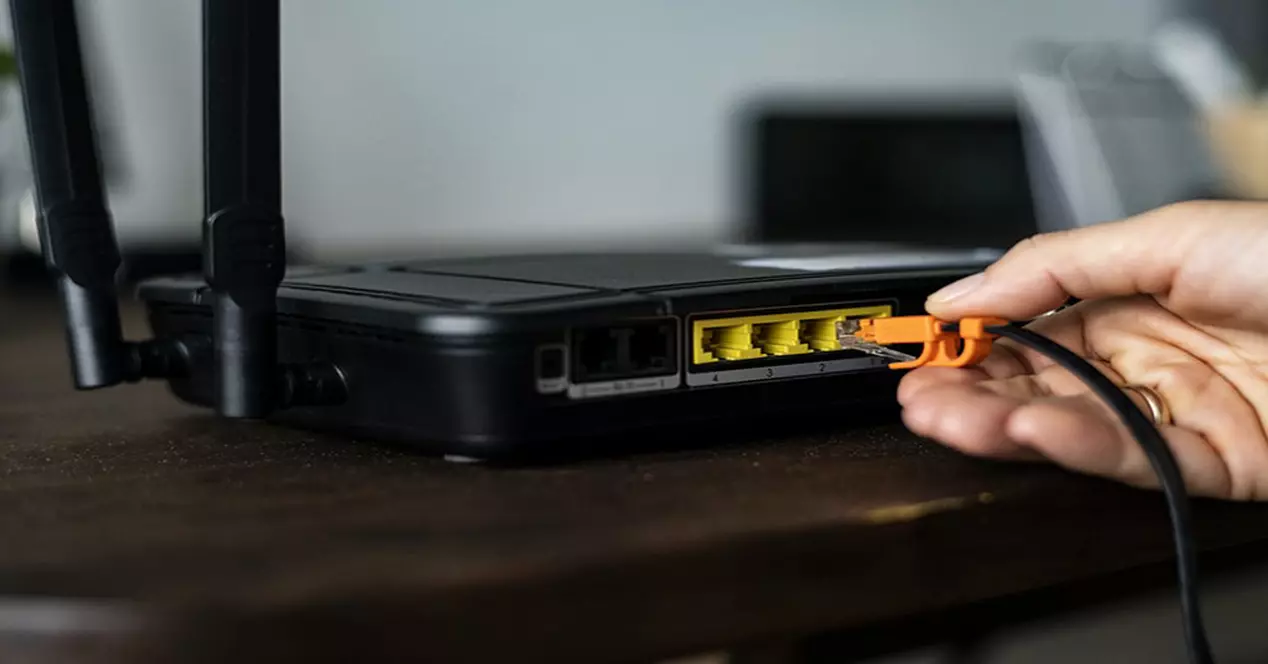 fufuzani madoko otseguka pa router yanu