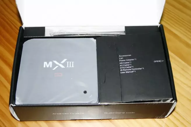 Em bi Android 4.4, Wi-Fi AC û Gigabit Ethernet re lîstikvanek medyayê MXIII M82 rijandin 11761_4