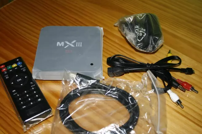 Android 4.4, Wi-Fi AC we Gigabit Ethernet bilen MXIII M82 media pleýerini çalýarys 11761_5