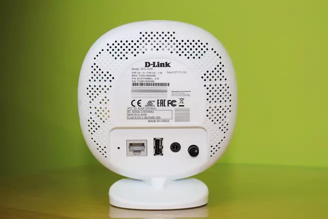 Ẹhin D-Link DCS-2802KT IP ipilẹ kamẹra ni awọn alaye