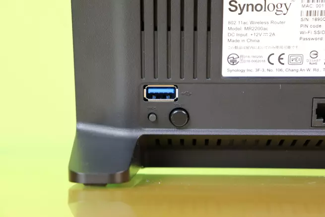 USB 3.0 porti, WPS va Synology Mesh Router MR2200ac Wi-Fi tugmasi batafsil