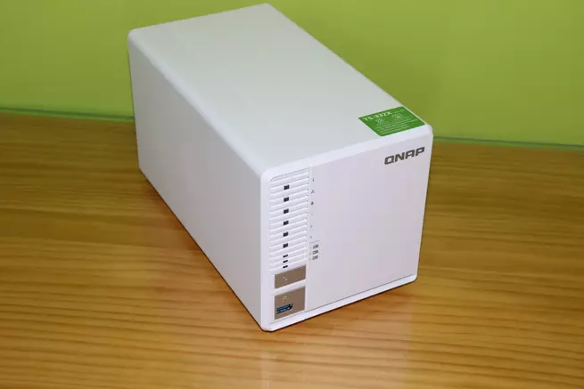 QNAP TS-332X NAS सर्व्हर सर्व वैभवात