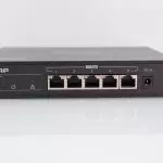 I-QNAP QSW-1105-5T Multigigabit switch ngaphambili ngemininingwane