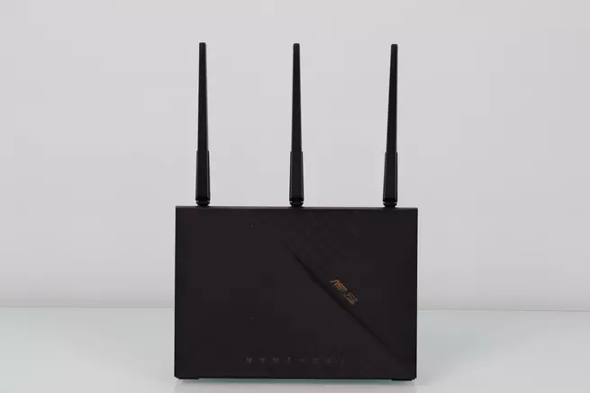 ASUS 4G-AX56 4G router eo anoloana