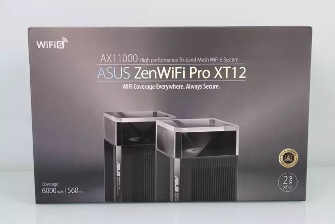 Mặt trước của hộp đựng hệ thống WiFi Mesh ASUS ZenWiFi Pro XT12