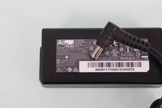 ASUS ZenWiFi Pro XT12 maitinimo adapterio funkcijos