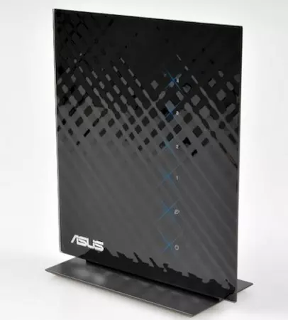 ASUS RT-N56u: Ongororo yeiyo itsva isina kwayakarerekera yeWiFi N router ine panguva imwe chete mbiri mbiri bhendi kubva kuASUS. kuongorora kwakadzama 17878_1