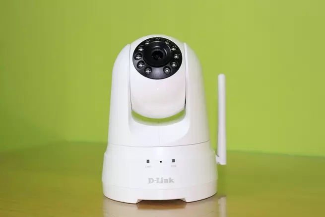 Sa harap ng D-Link DCS-8525LH IP camera