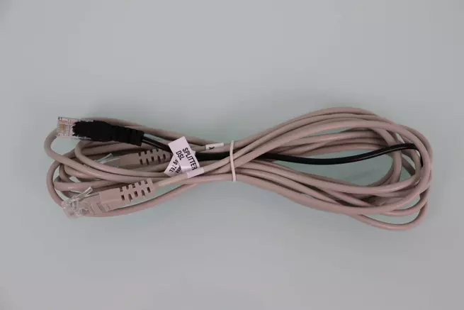 Tingnan ang cable ng telepono ng FRITZBox 7590 AX router