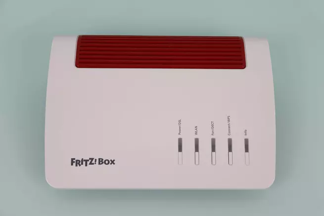 FRITZBox 7590 AX router sa lahat ng kaluwalhatian nito