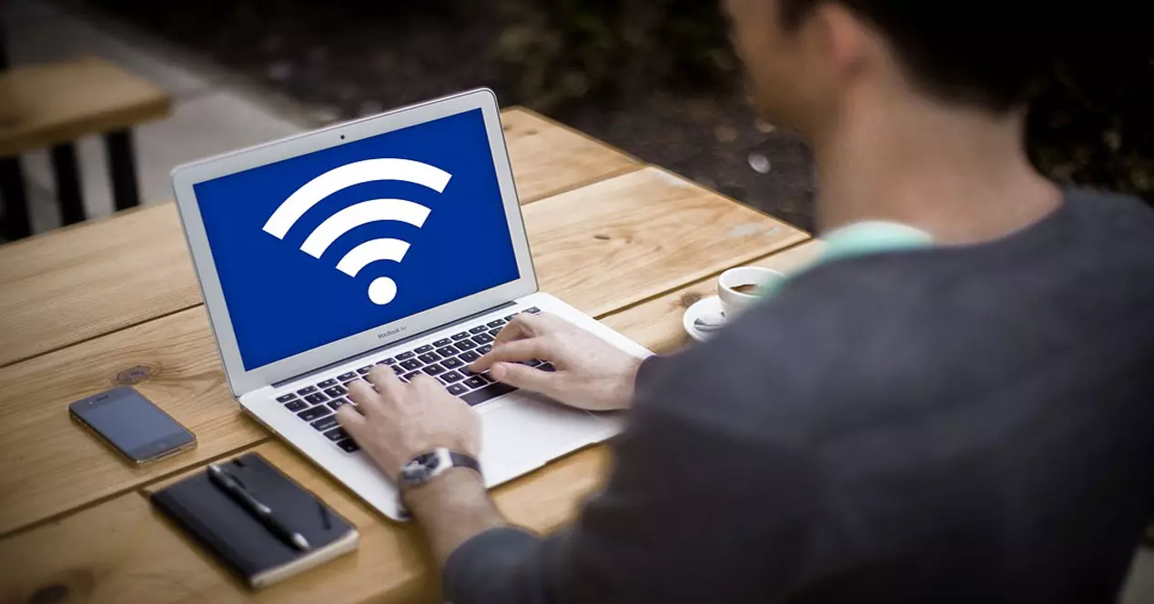 Konsèy pou itilize WiFi piblik