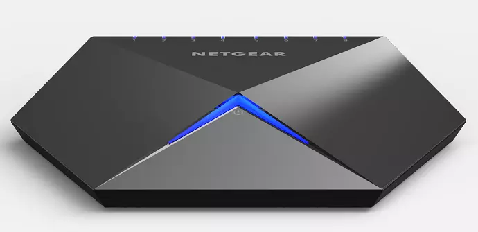 Razpakiranje NETGEAR Nighthawk S8000 in prvi vtisi