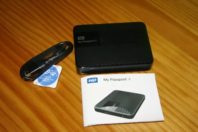 Вміст коробки WD My Passport X