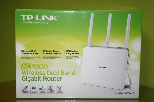 Avant du boîtier du routeur TP-LINK Archer C9