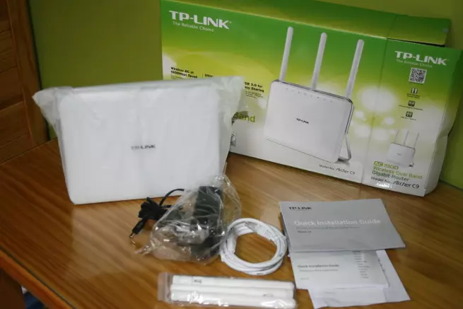 Contenu de la boîte du routeur TP-LINK Archer C9