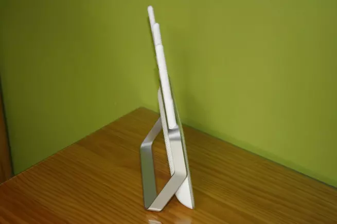 Vue du routeur TP-LINK Archer C9 avec les antennes montées