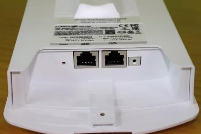 Gigabit Ethernet, RESET en grondpoorten van de Edimax OAP1300 professionele AP