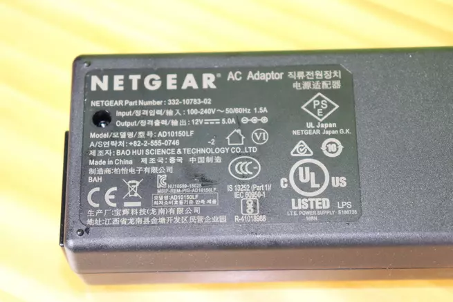 Detajet e transformatorit aktual të ruterit NETGEAR Nighthawk R7100LG 4G