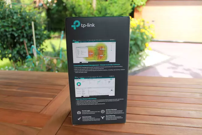 TP-Link EAP225-Outdoor AC1200 Bild vum Réck vun der Këscht