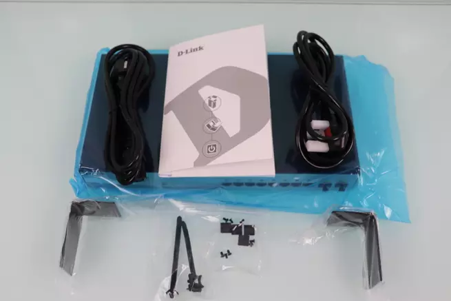 D-Link DGS-1210-10MP L2 Switch Box Indhold