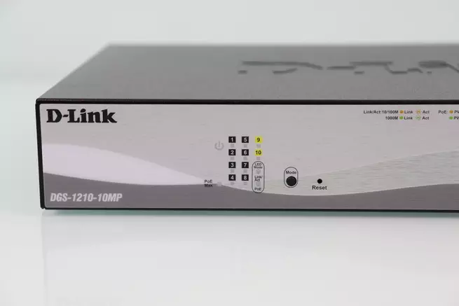 D-Link DGS-1210-10MP PoE ma Sync Tulaga LEDs