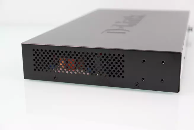 D-Link DGS-1210-10MP L2 Managed Switch venstre side