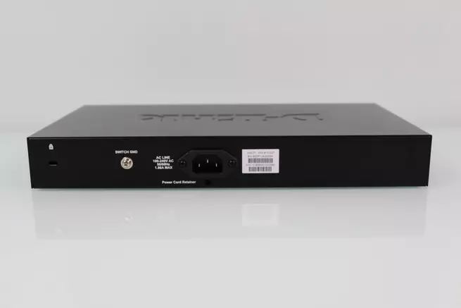 Bagsiden af D-Link DGS-1210-10MP L2 Managed Switch