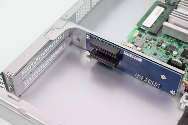 PCIe 2.0 x2 connectors that the QNAP QGD-1600P managed switch incorporates