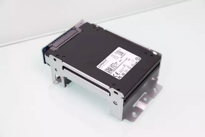 Bays for hard drives and SSD mounted on the QNAP Guardian QGD-1600P managed switch