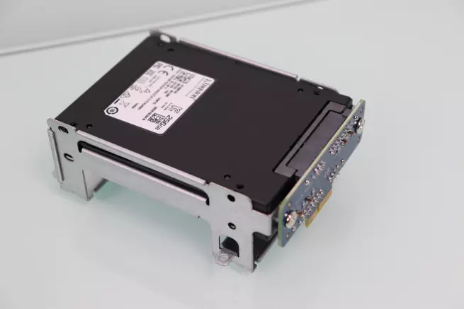 Bays for hard drives and SSD mounted on the QNAP Guardian QGD-1600P managed switch