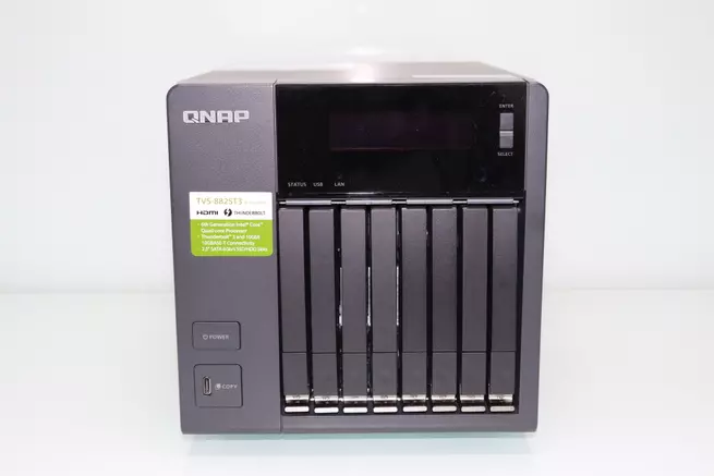 QNAP TVS-882ST3 NAS सर्वर फ्रंट