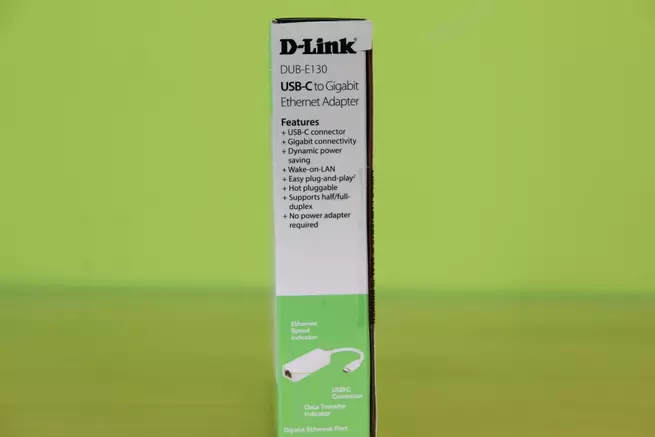 Taobh Dheis den D-Link DUB-E130 USB 3.0 Cineál-C go dtí Bosca Adaptor Ethernet Gigabit