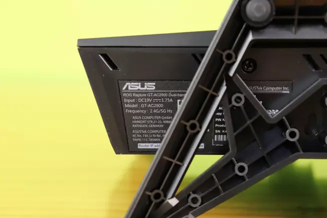 Kibandiko cha ASUS ROG Rapture GT-AC2900 ya kipanga njia cha michezo