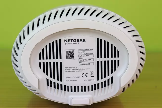 සම්බන්ධතා දත්ත සහිත NETGEAR Orbi RBS40V ස්ටිකරය