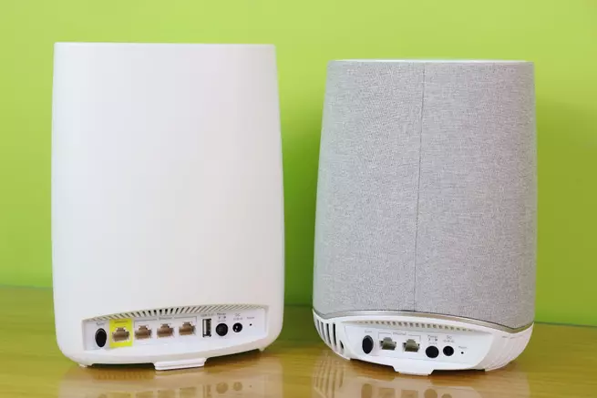 NETGEAR Orbi Voice RBK50V හි සියලුම සම්බන්ධතා සහිත පසුපස ප්‍රදේශය