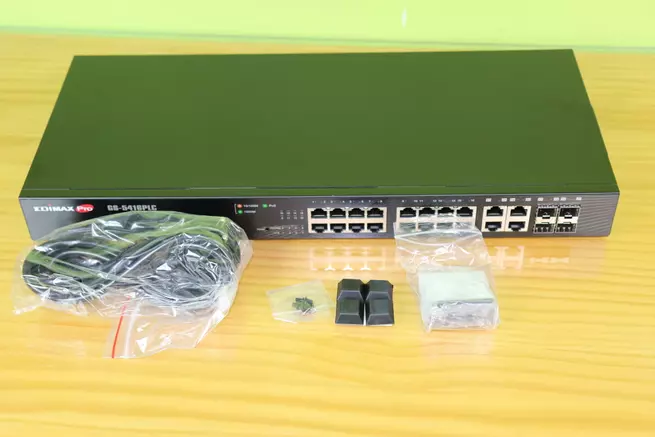 Edimax GS-5416PLC PoE+ шилжүүлэгчийн хайрцагны агуулга