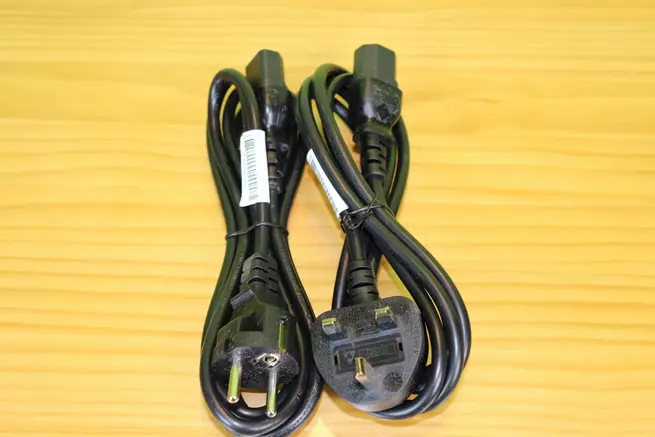 NETGEAR GS108LP switch power cord view