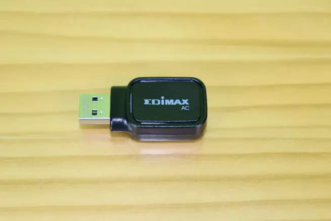 Edimax EW-7611UCB Wi-Fi un Bluetooth adaptera priekšpuse