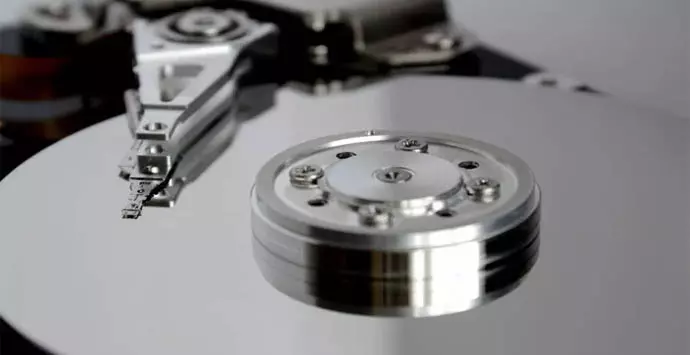 Cara menyinkronkan hard drive dengan aman sehingga Anda tidak kehilangan apa pun