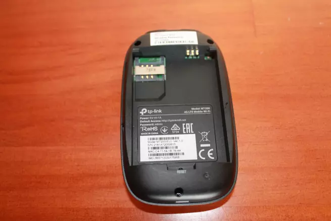 TP-Link M7200 Battery Location Overview