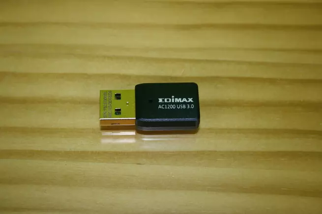 Lär känna Edimax EW-7822UTC Wi-Fi-adapter i detalj