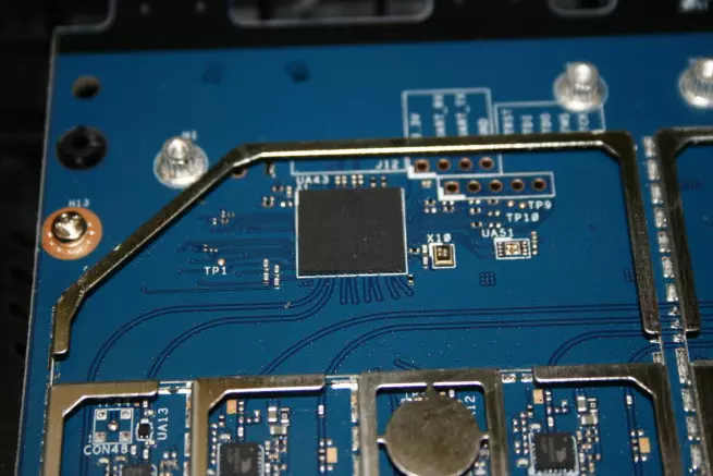 Chipset na namamahala sa 5GHz band ng ASUS RT-AC88U router