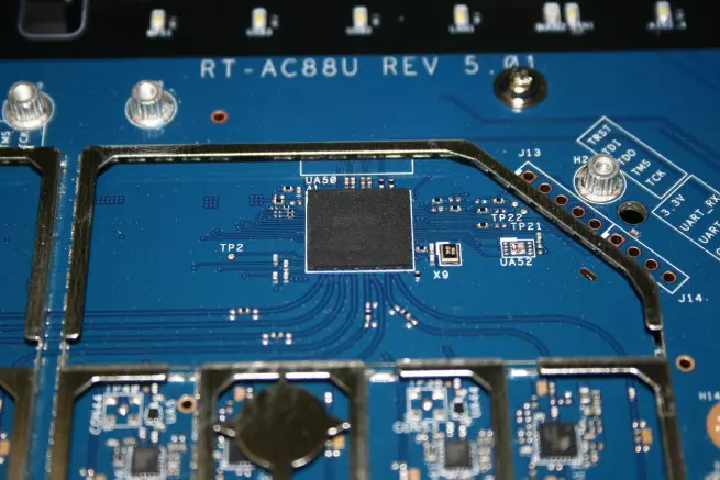 Chipset encarregat de la banda de 2.4GHz del router ASUS RT-AC88U