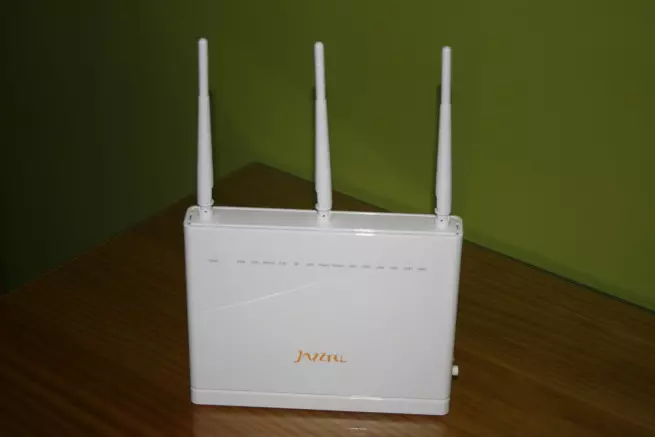 ZTE ZXHN F680 router ngarep