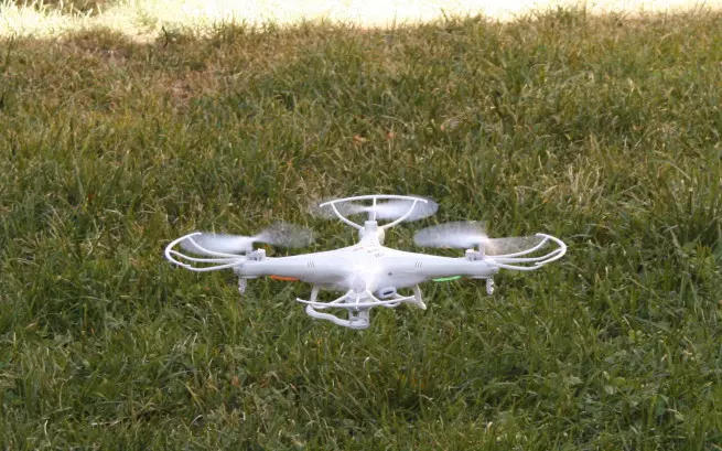 Voo ao ar livre do drone Syma X5C