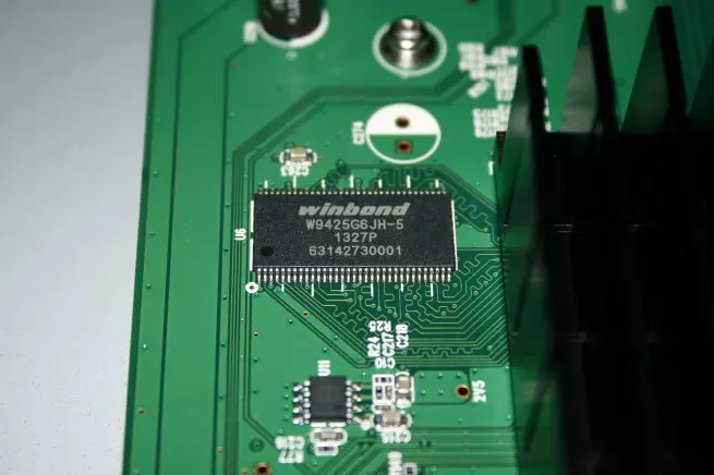 TP-LINK TL-SG3216: Suʻesuʻega o lenei suiga faʻatautaia ma 16 Gigabit Ethernet ports 24880_55