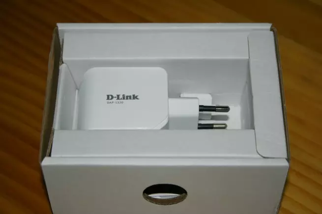 D-Link DAP-1320 ಬಾಕ್ಸ್ನ ಒಳಗಿನ ವಿಷಯಗಳ ನೋಟ