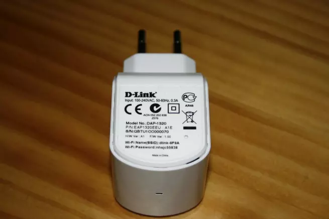 D-Link DAP-1320 tekrarlayıcının alttan görünümü