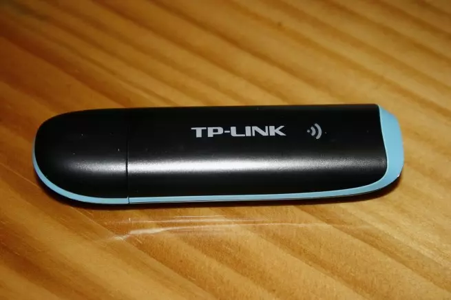 Pandangan hadapan modem TP-Link MA260 USB 3G