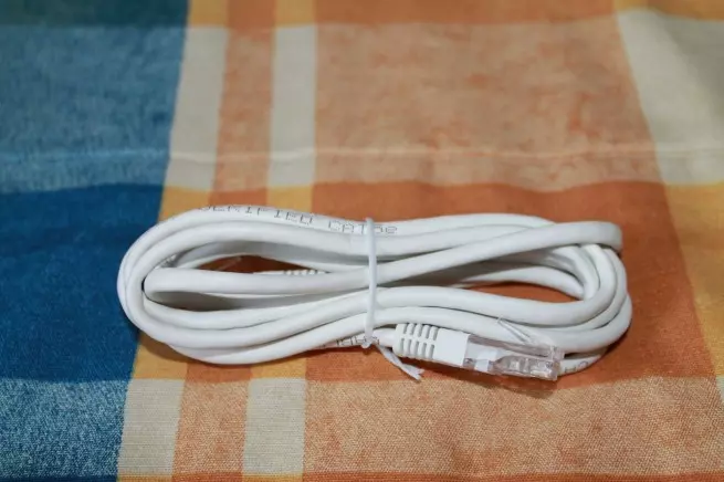 Kabel Ethernet dołączony do Devolo dLAN LiveCam